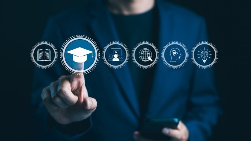 The Future of Online Learning: Trends and Innovations in 2025